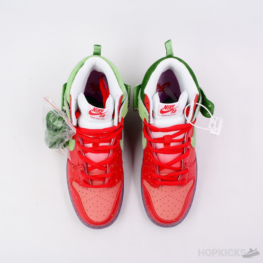 SB Dunk High Strawberry Cough